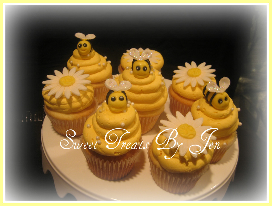 Baby Bumble Bee Cupcakes - CakeCentral.com