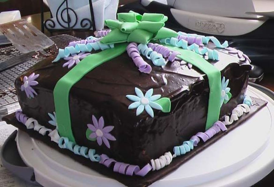 Present Cake - CakeCentral.com
