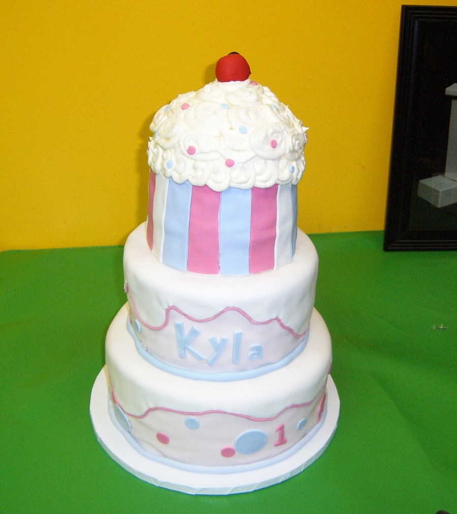 Lil Cupcake Theme - CakeCentral.com