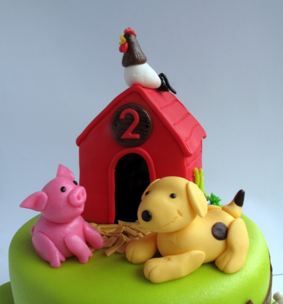 Spot Visits The Farm - CakeCentral.com