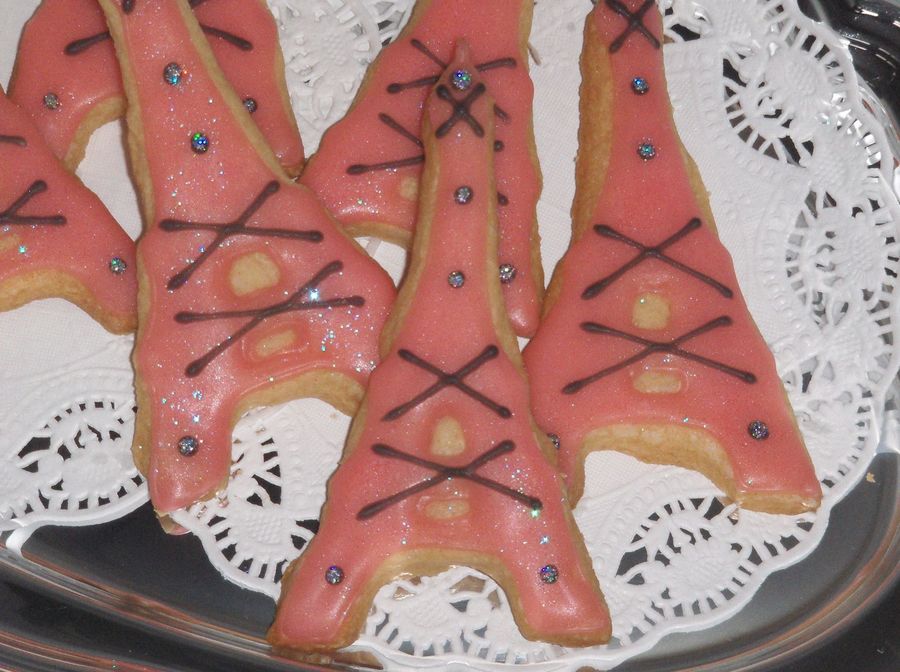 Eiffel Tower Cookies - CakeCentral.com