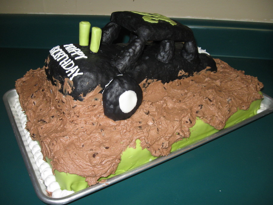 Demolition Derby Cake - CakeCentral.com