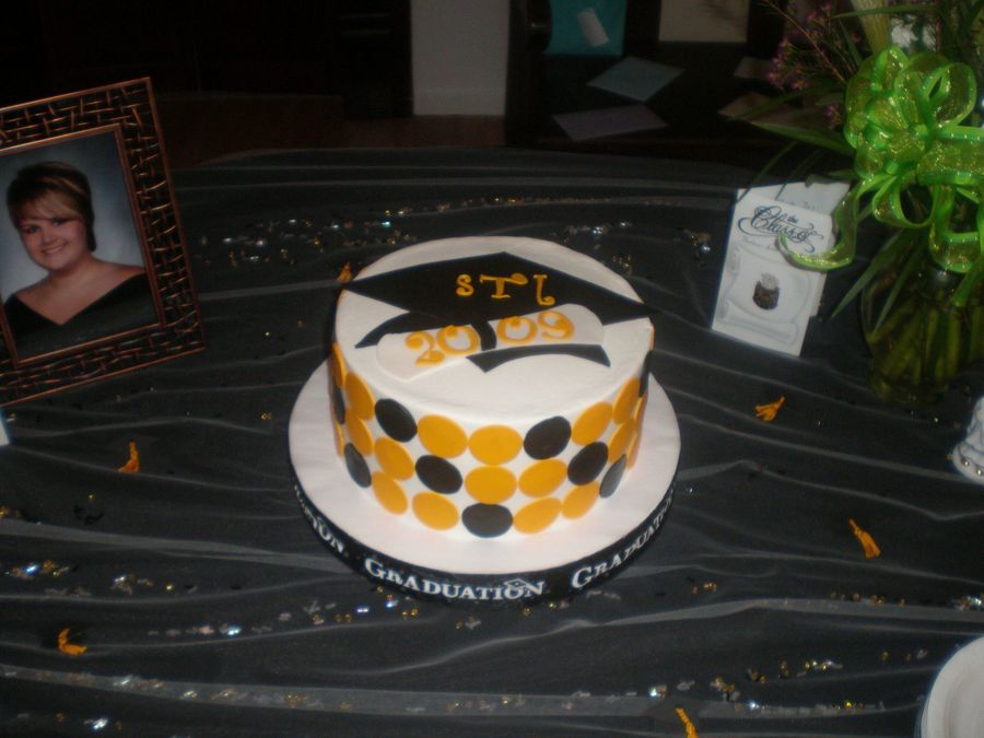 Graduation Dots With Cap And Scroll - CakeCentral.com