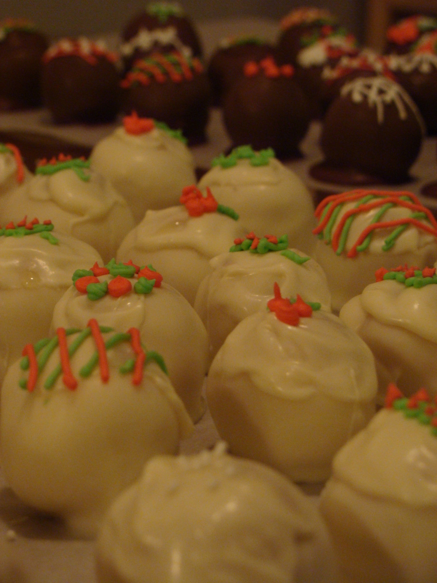 Christmas Cake Balls - CakeCentral.com