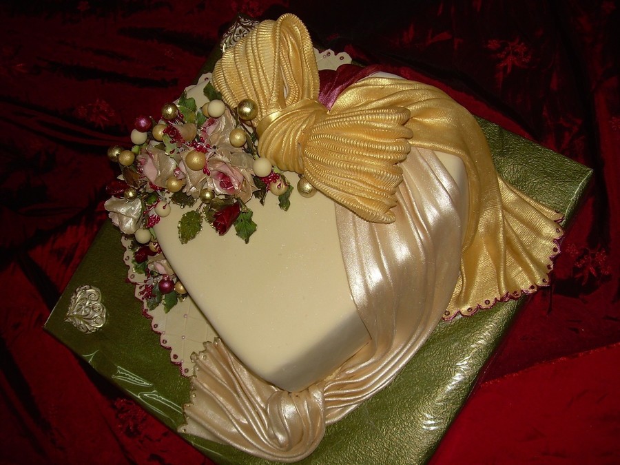Heart, Roses And Drapes. - CakeCentral.com