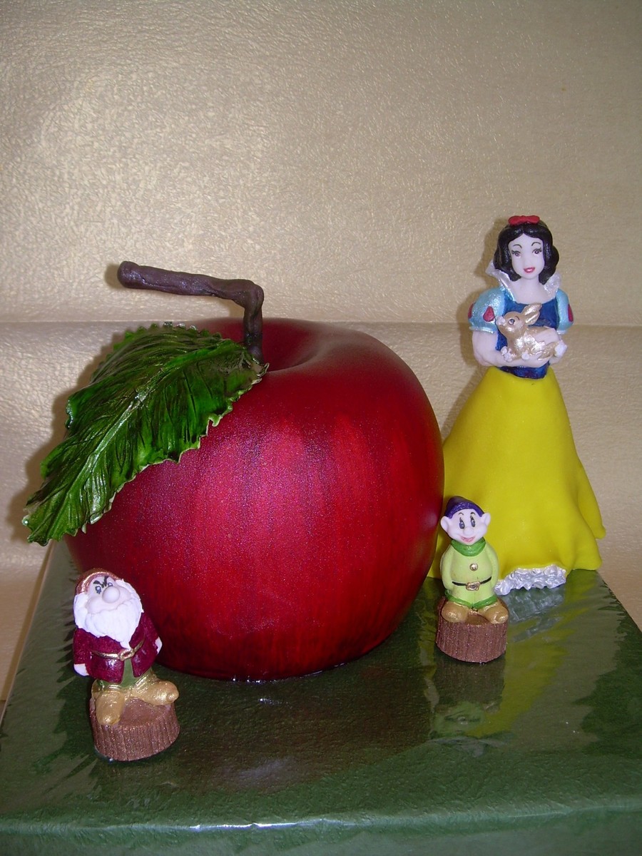 Snow White And The Apple. - CakeCentral.com