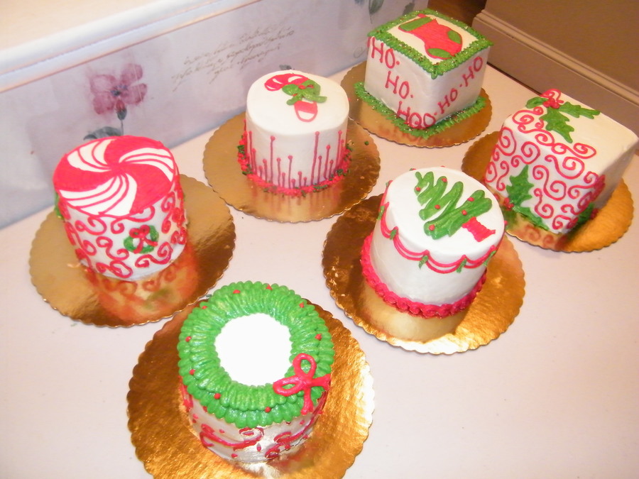 Mini Christmas Cakes - CakeCentral.com
