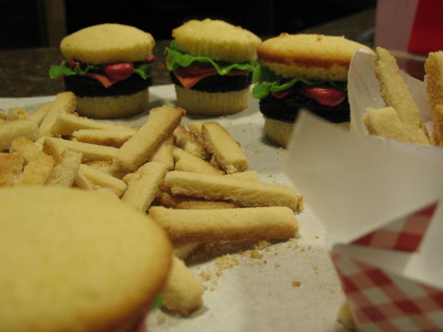 Mini Burger Cakes - CakeCentral.com