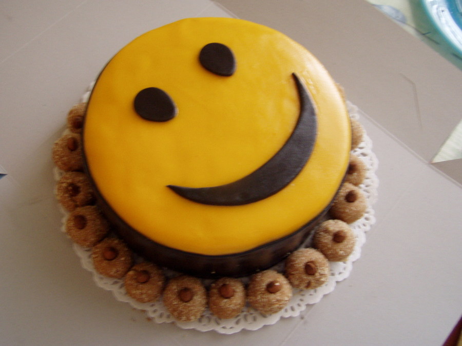 Smiley - CakeCentral.com