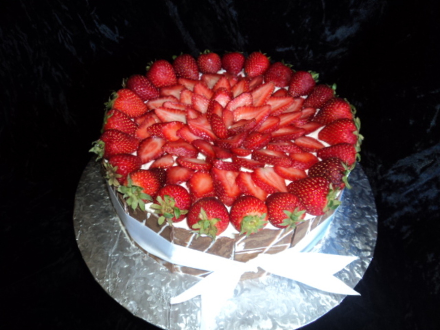 Strawberry Cake - CakeCentral.com