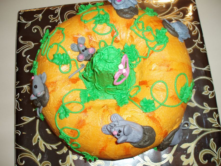Pumpkin And Mice - CakeCentral.com