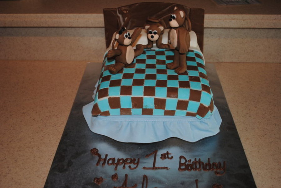 Funny Little Monkeys Jumping On The Bed!! - CakeCentral.com