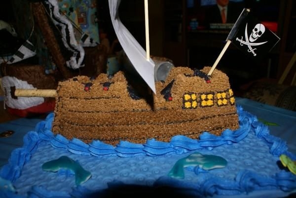 Pirate Ship Cake - CakeCentral.com