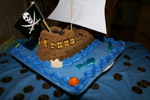 Pirate Ship Cake - CakeCentral.com