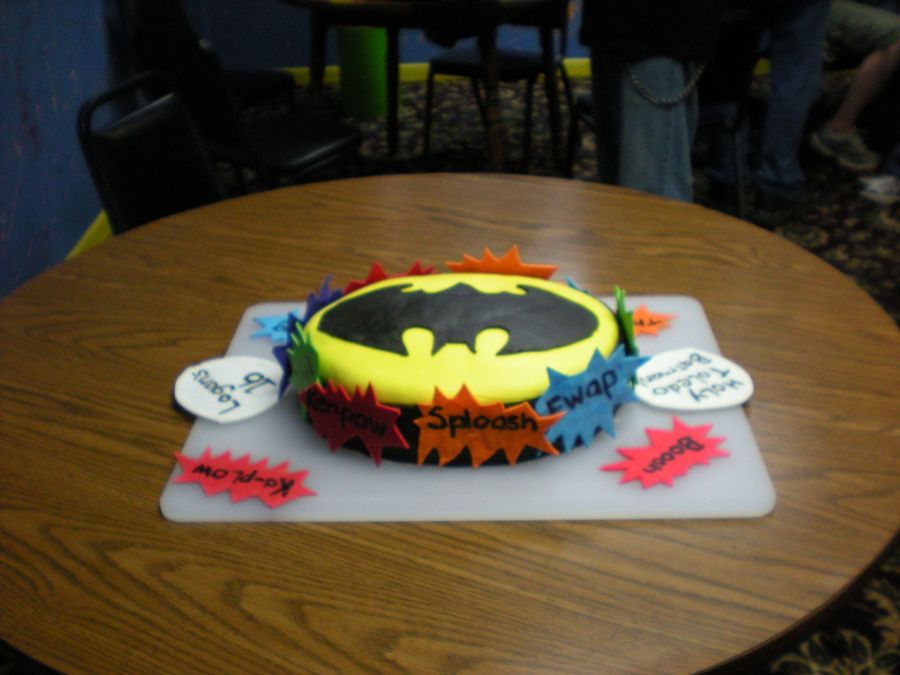 Bat Signal Cake - CakeCentral.com