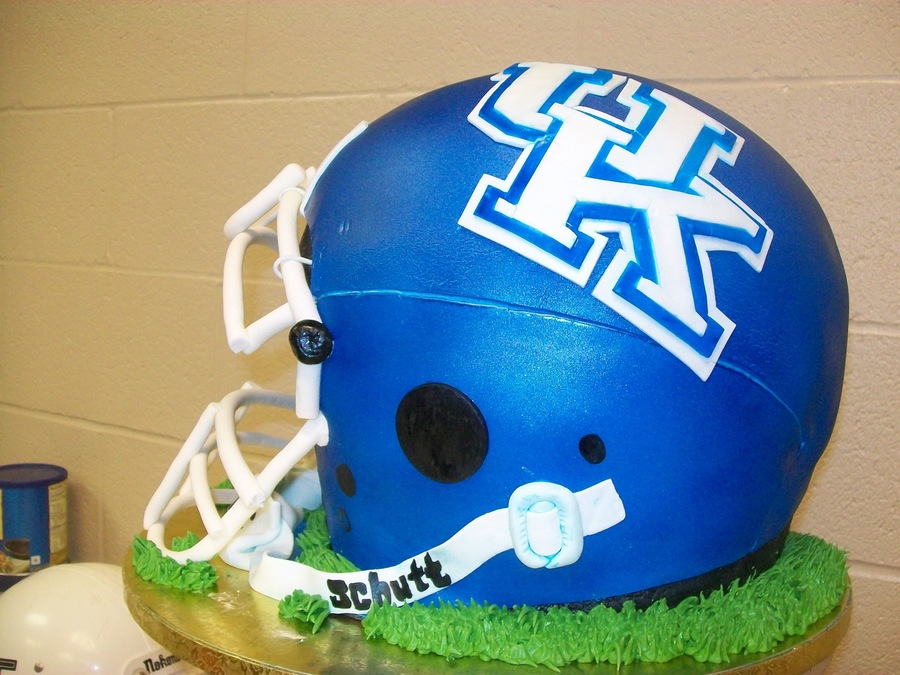 University Of Kentucky Football Helmet And Mascot - CakeCentral.com