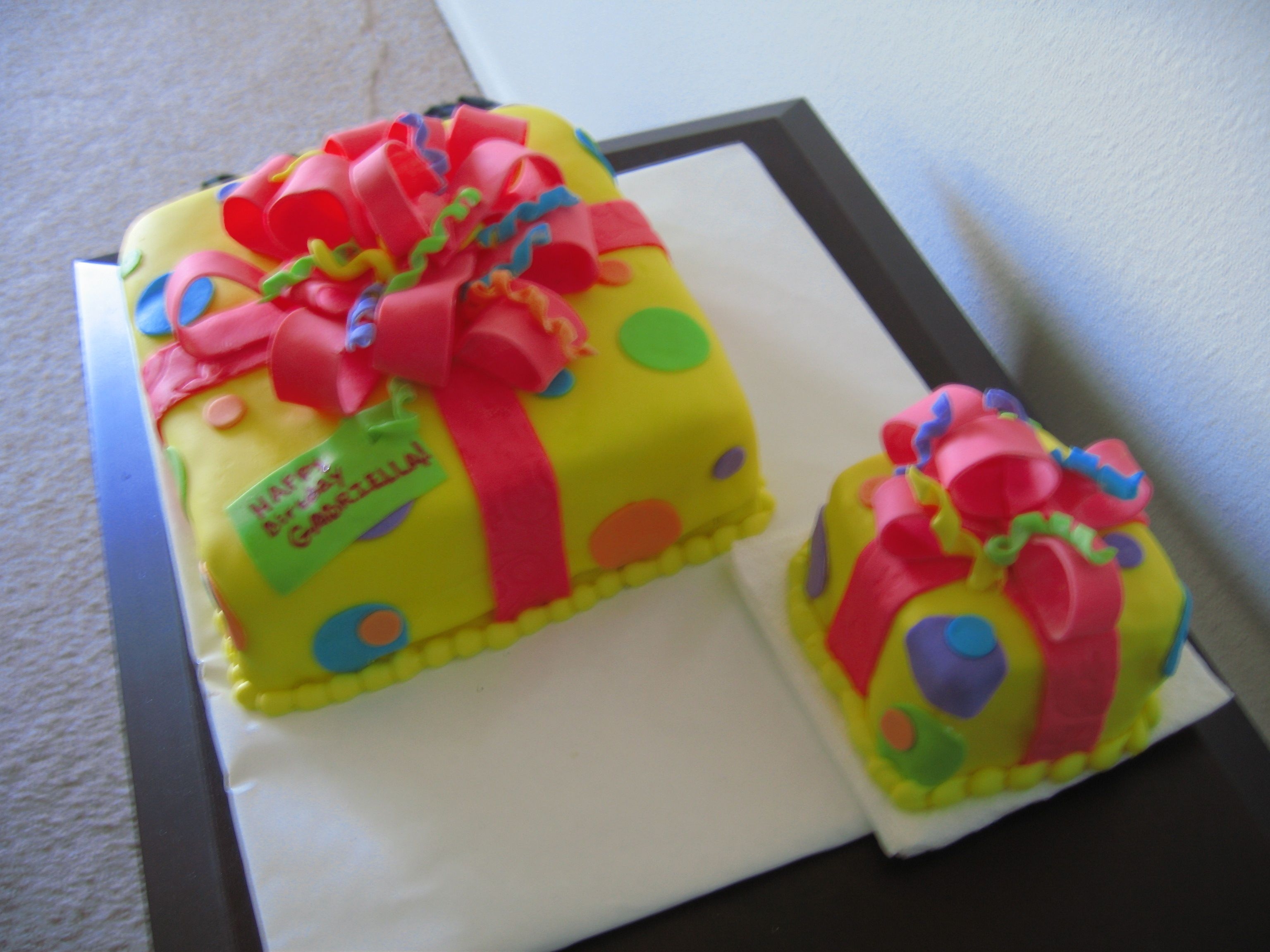 Present Birthday Cake - CakeCentral.com