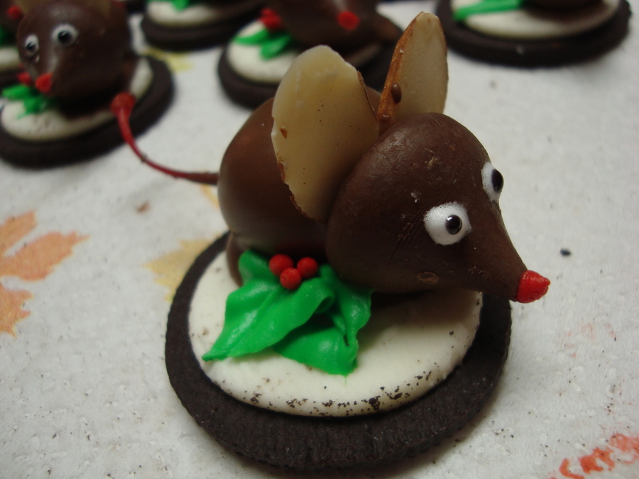 Christmas Mice - CakeCentral.com