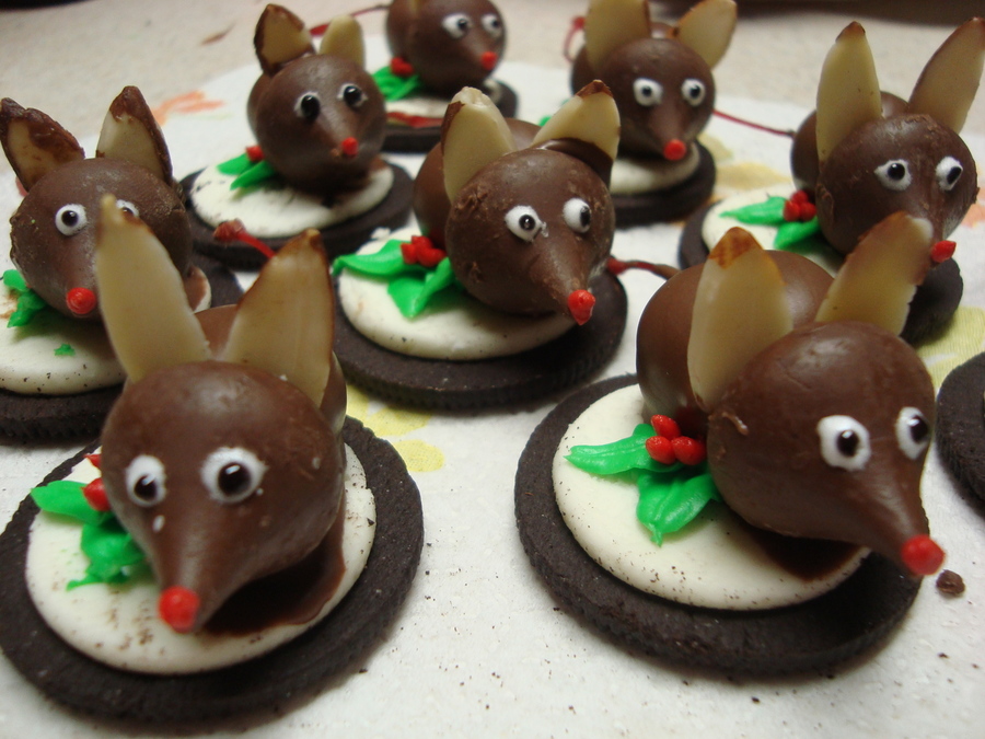 Christmas Mice - CakeCentral.com
