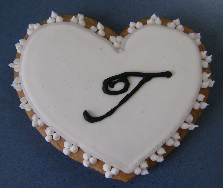 Wedding Monogram Heart - CakeCentral.com