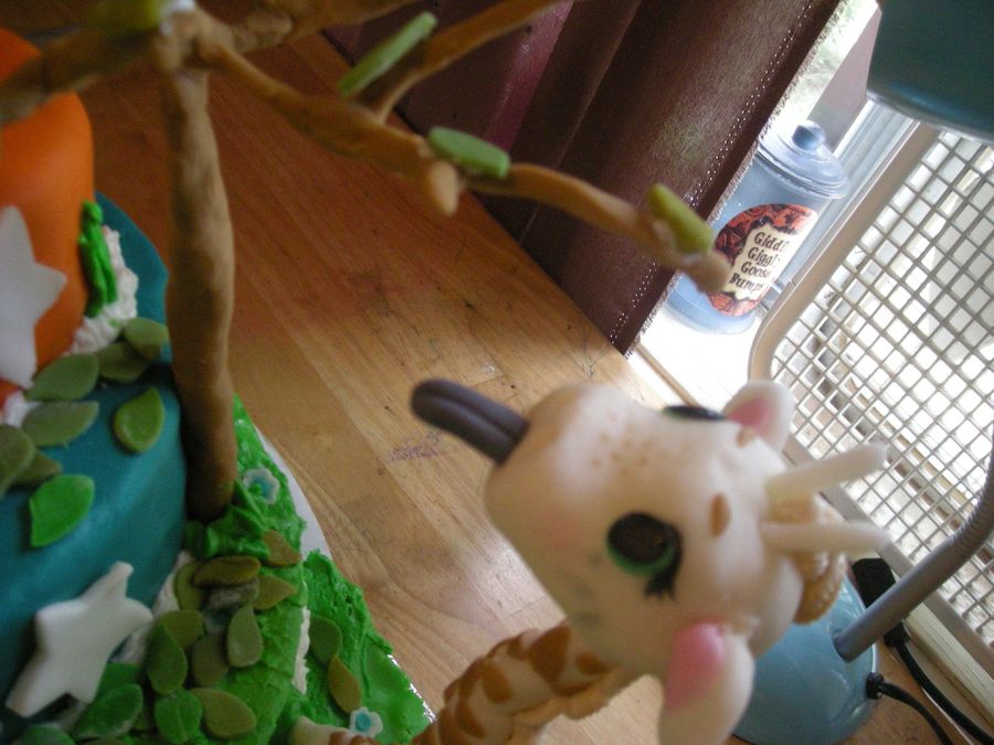 Giraffes And Monkeys - CakeCentral.com