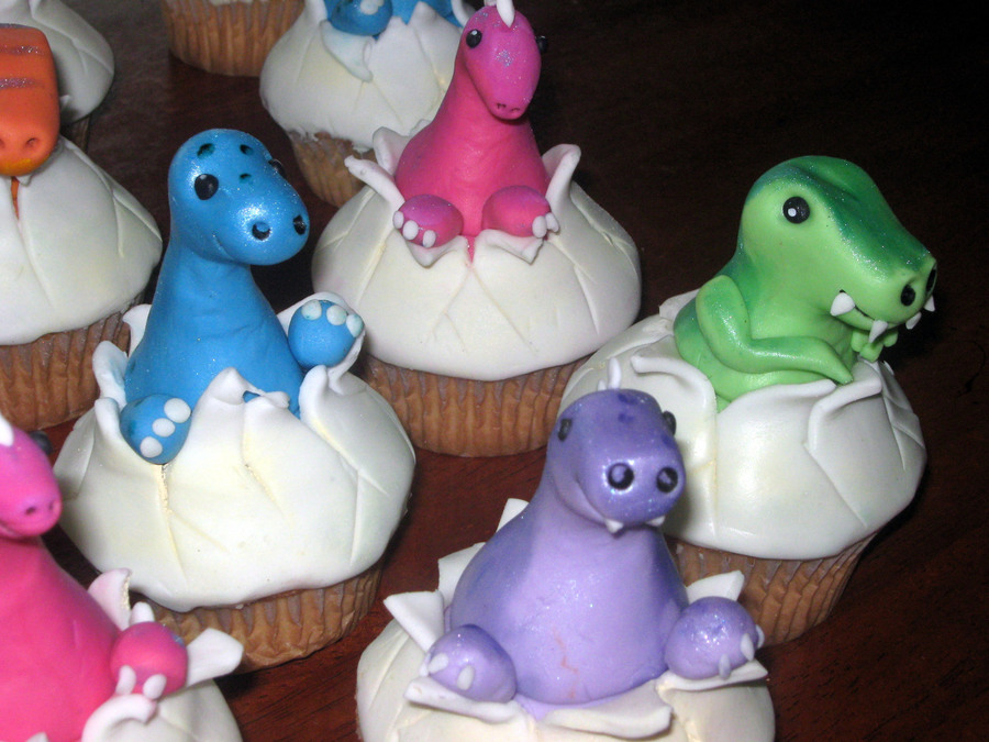 Hatching Dinosaurs - CakeCentral.com