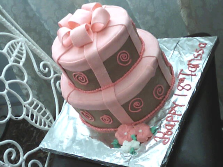 Gift Box Cake - CakeCentral.com