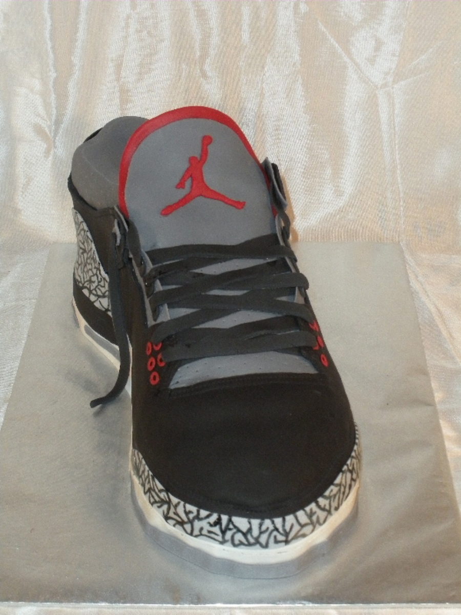Jordan Shoe Cake - CakeCentral.com