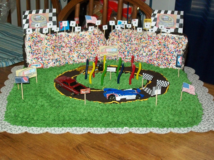 Race Track - CakeCentral.com