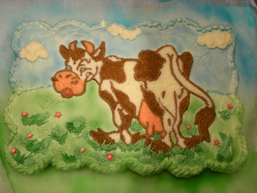 Cow Cupcake Cake - CakeCentral.com