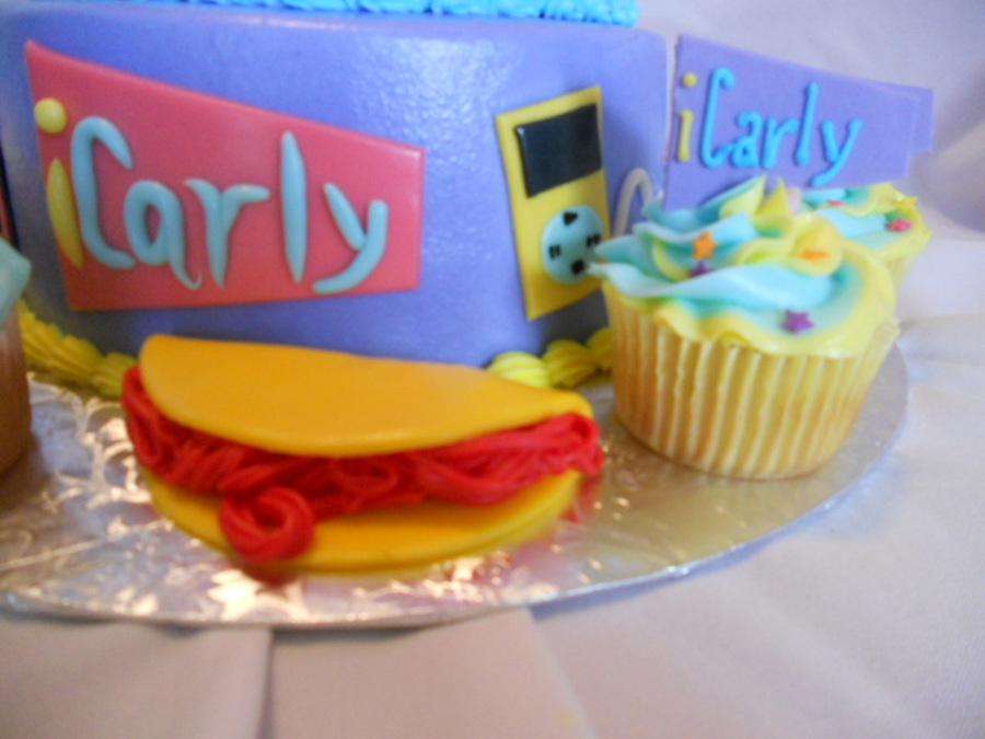 Icarly Cake - CakeCentral.com