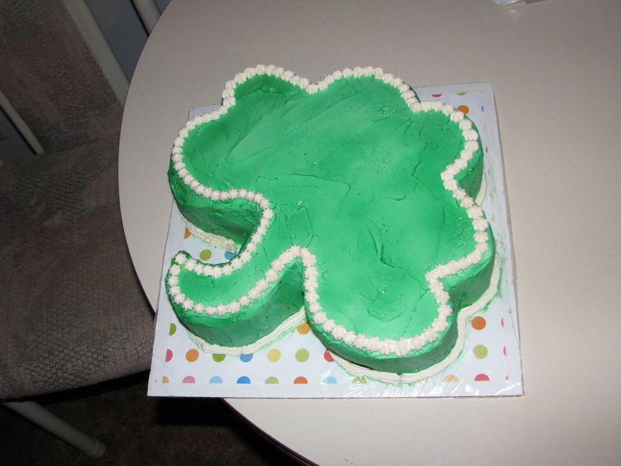 Shamrock Cake - CakeCentral.com