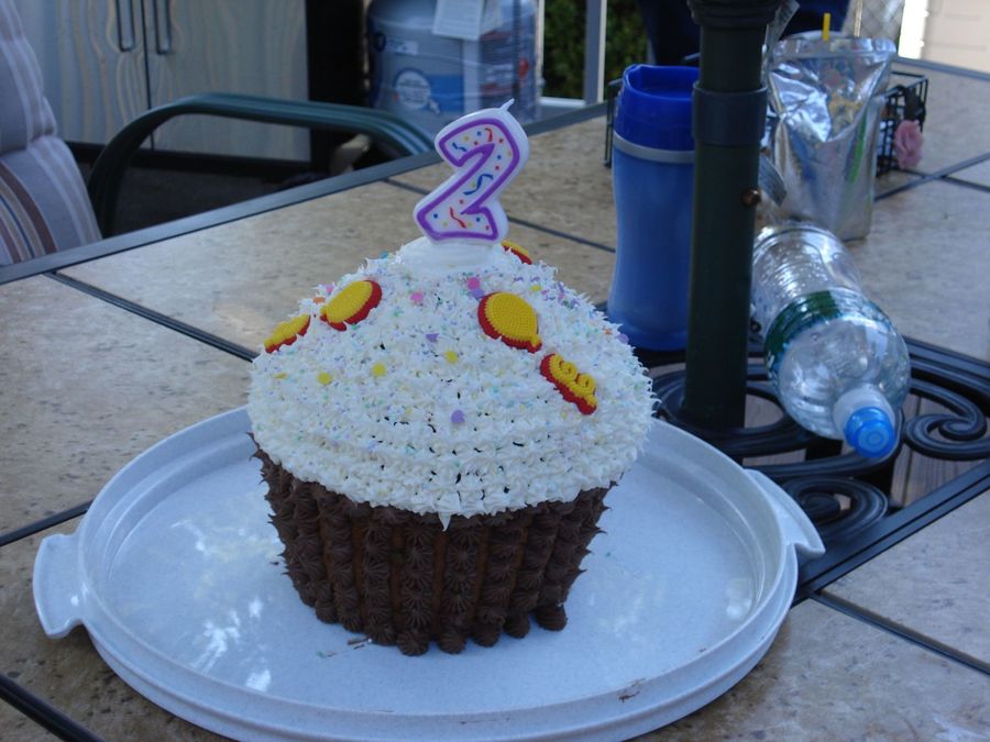 Giant Cupcake - CakeCentral.com