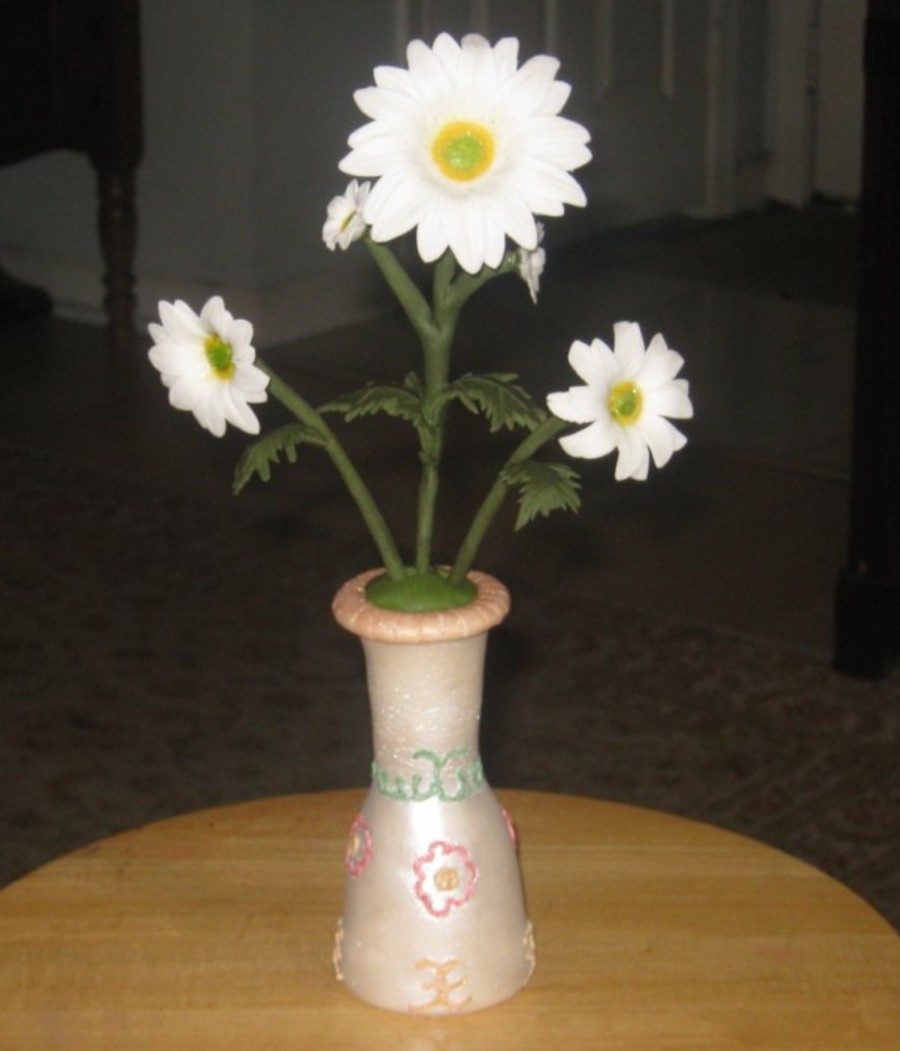 Fondant Daisy And Fondant Vase - CakeCentral.com
