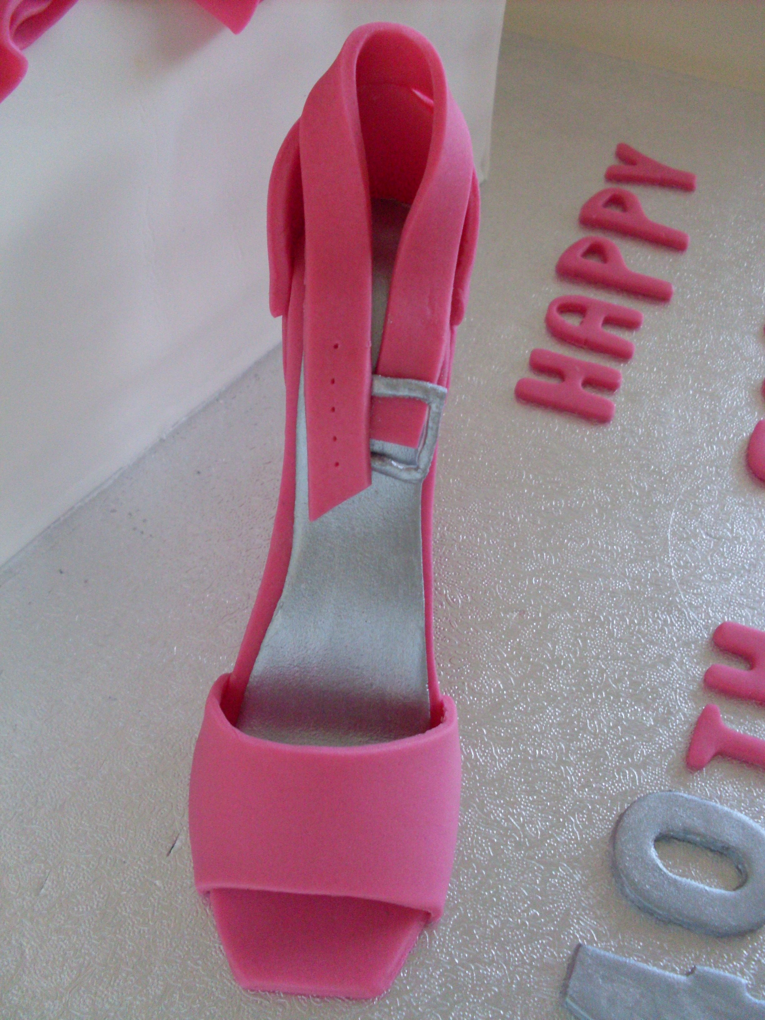 Pink Shoe Box Cake - CakeCentral.com