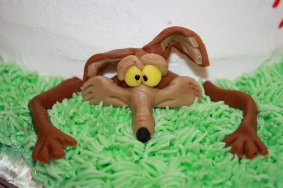 Wile E. Coyote Squished By A Baseball, Popcorn Anyone? - CakeCentral.com