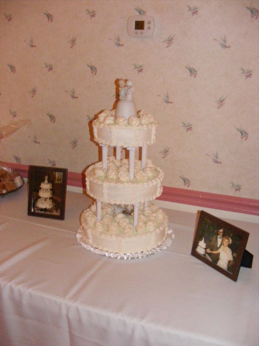 1984 Replica Wedding Cake - CakeCentral.com