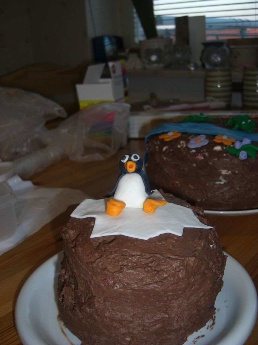 Pingu - CakeCentral.com