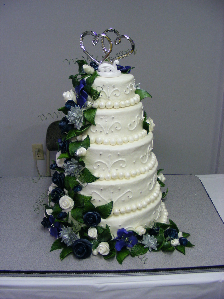 Blue and green wedding cake | Honestweddingadvice.com