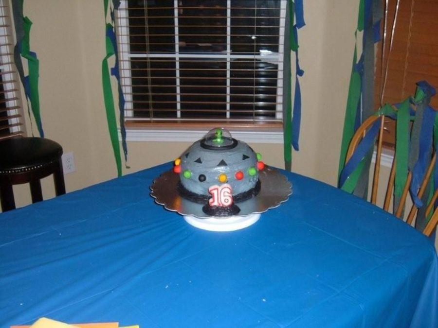 Spaceship Alien Cake - CakeCentral.com