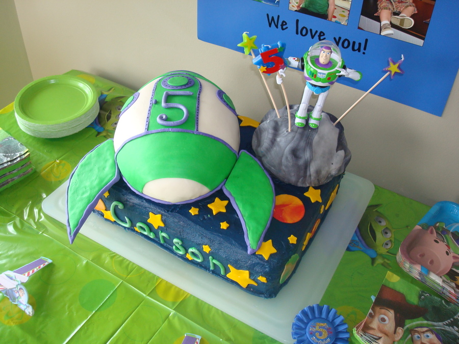 Buzz Lightyear Rocketship - CakeCentral.com