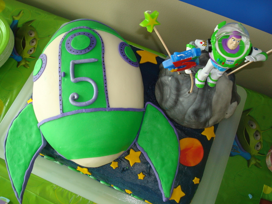 Buzz Lightyear Rocketship - CakeCentral.com