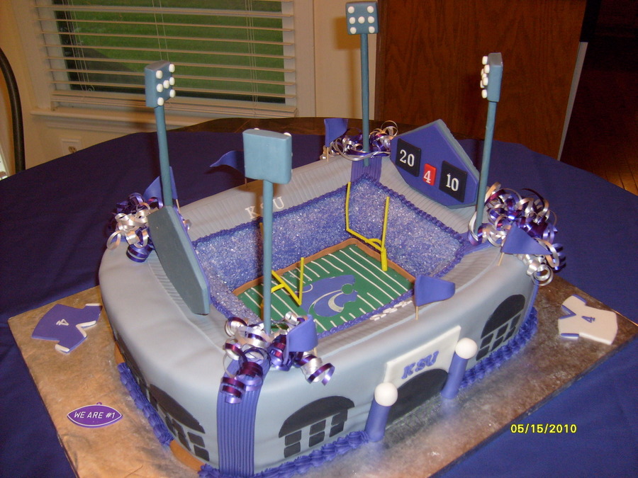 Graduation Cake - CakeCentral.com