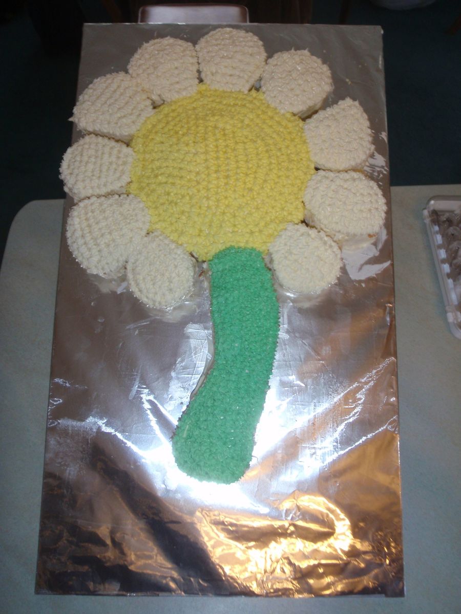 Daisy Cake - CakeCentral.com