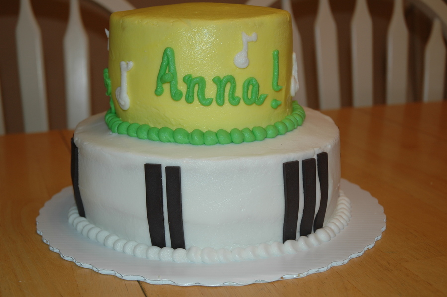 Piano Birthday Cake - CakeCentral.com