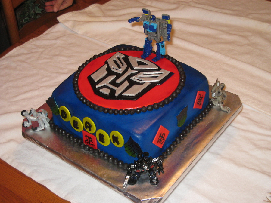 Transformer Cake - CakeCentral.com
