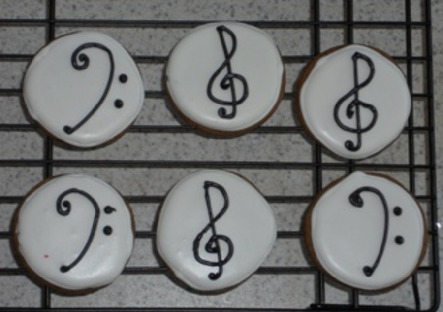 Bass And Treble Clef - CakeCentral.com