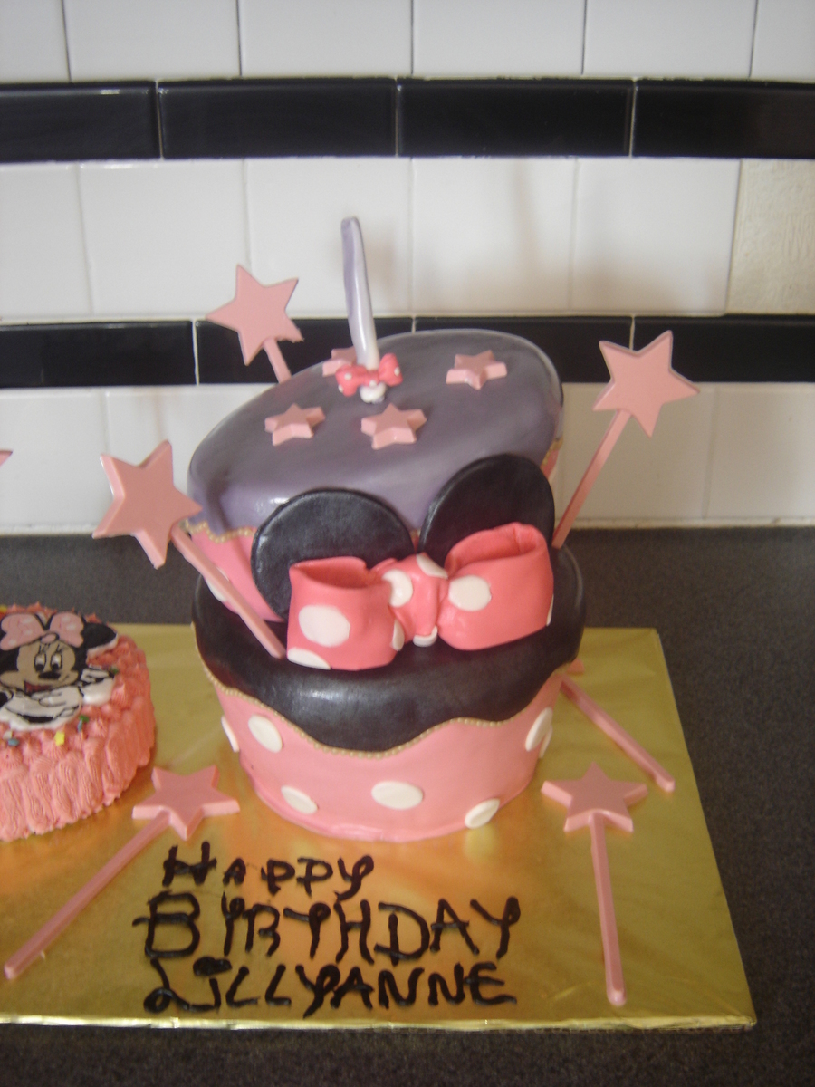 Minnie Mouse - CakeCentral.com