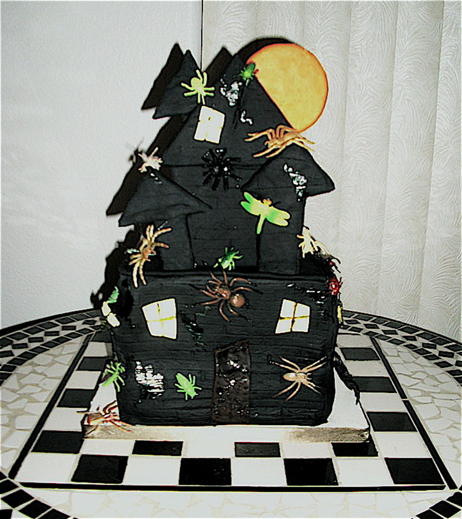 Bug Castle - CakeCentral.com