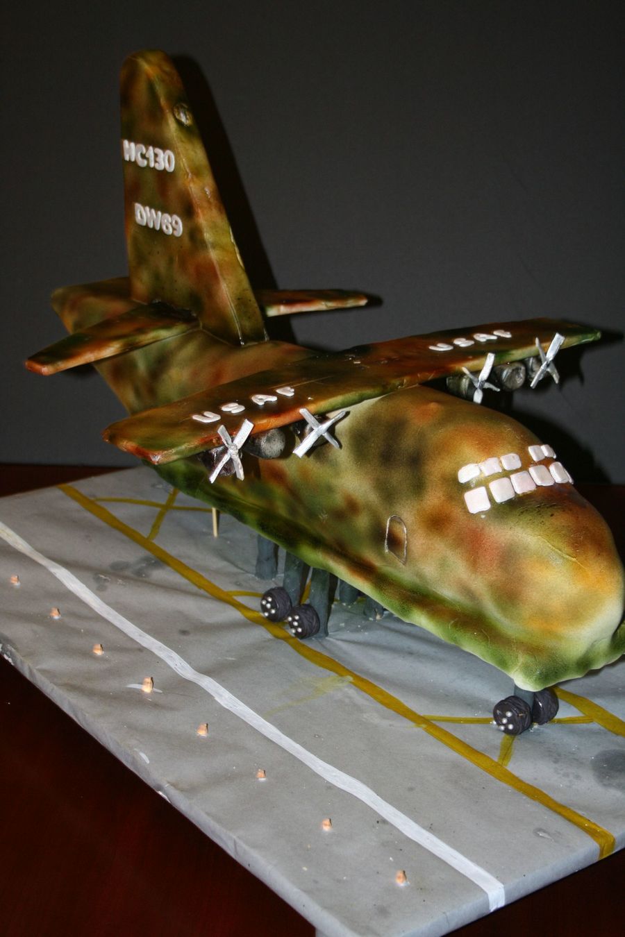 Airplane Hercules C130 - CakeCentral.com